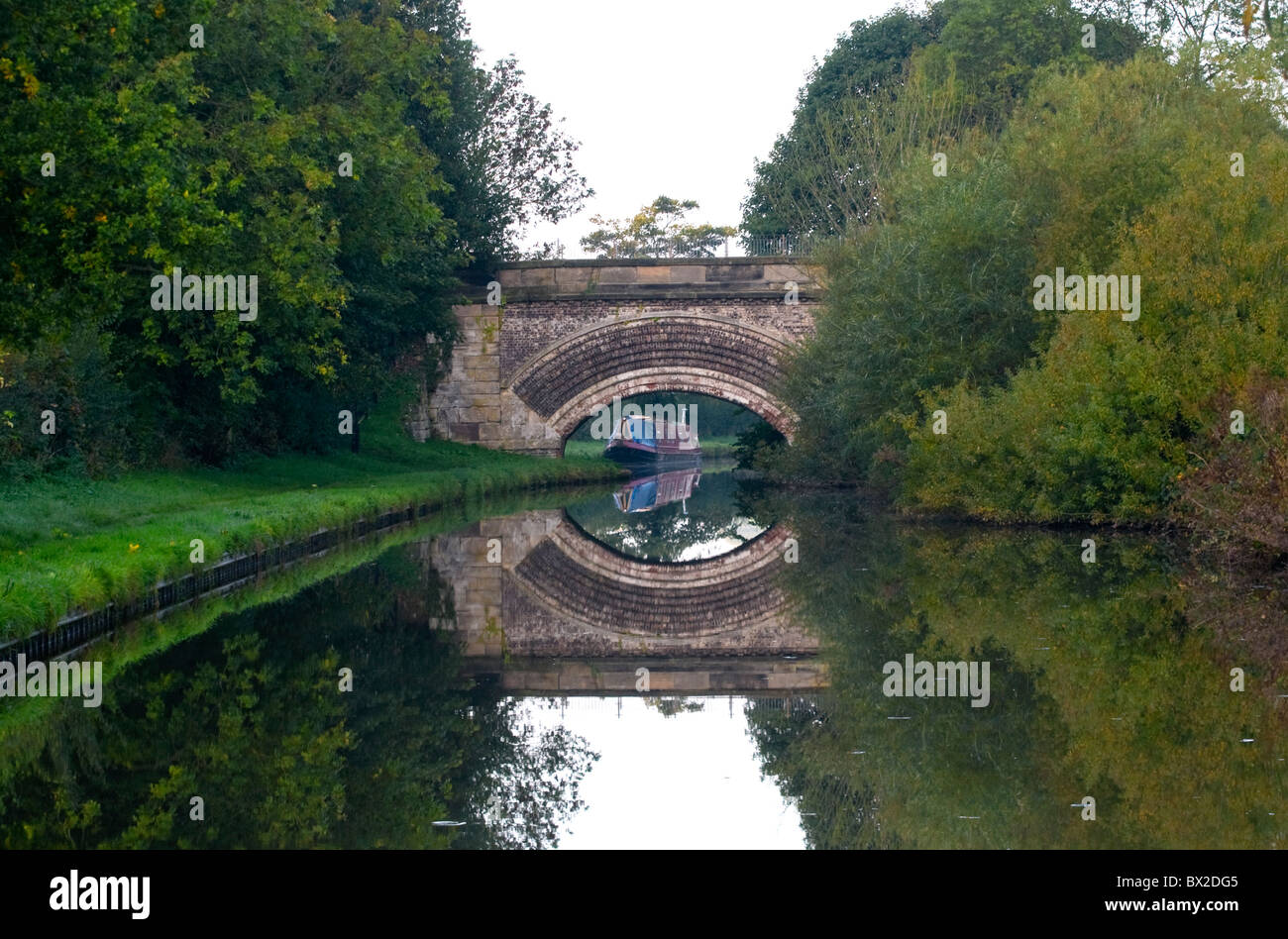 Brick bridge over water hi-res stock photography and images - Alamy
