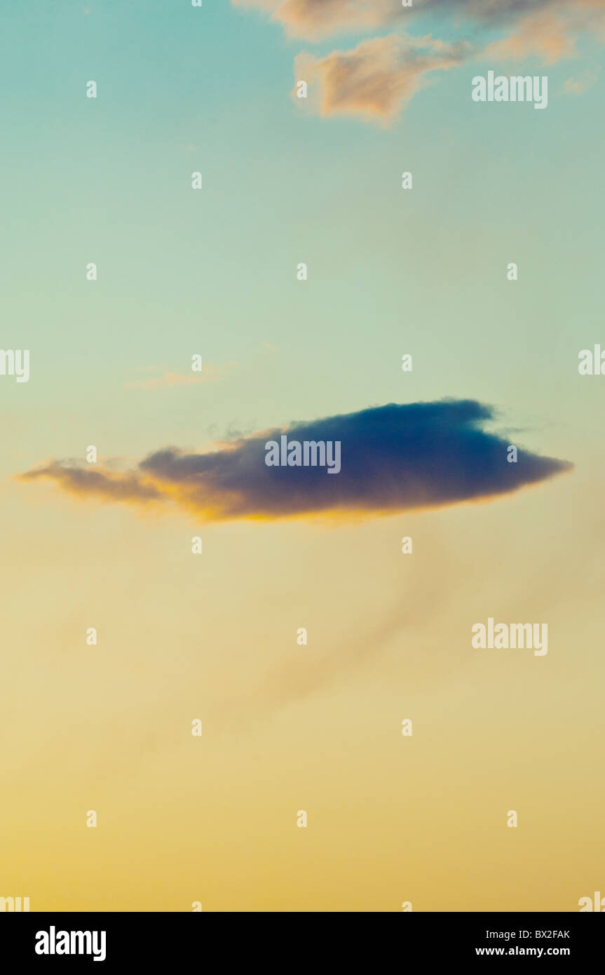 Single cloud in the sky hi-res stock photography and images - Alamy