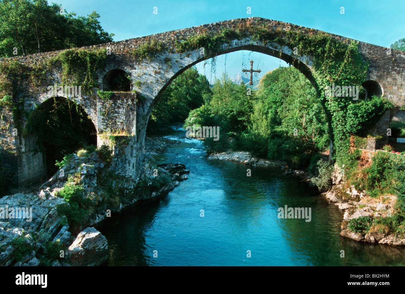 bridge stone old antique Romance bridge Romance river water ...