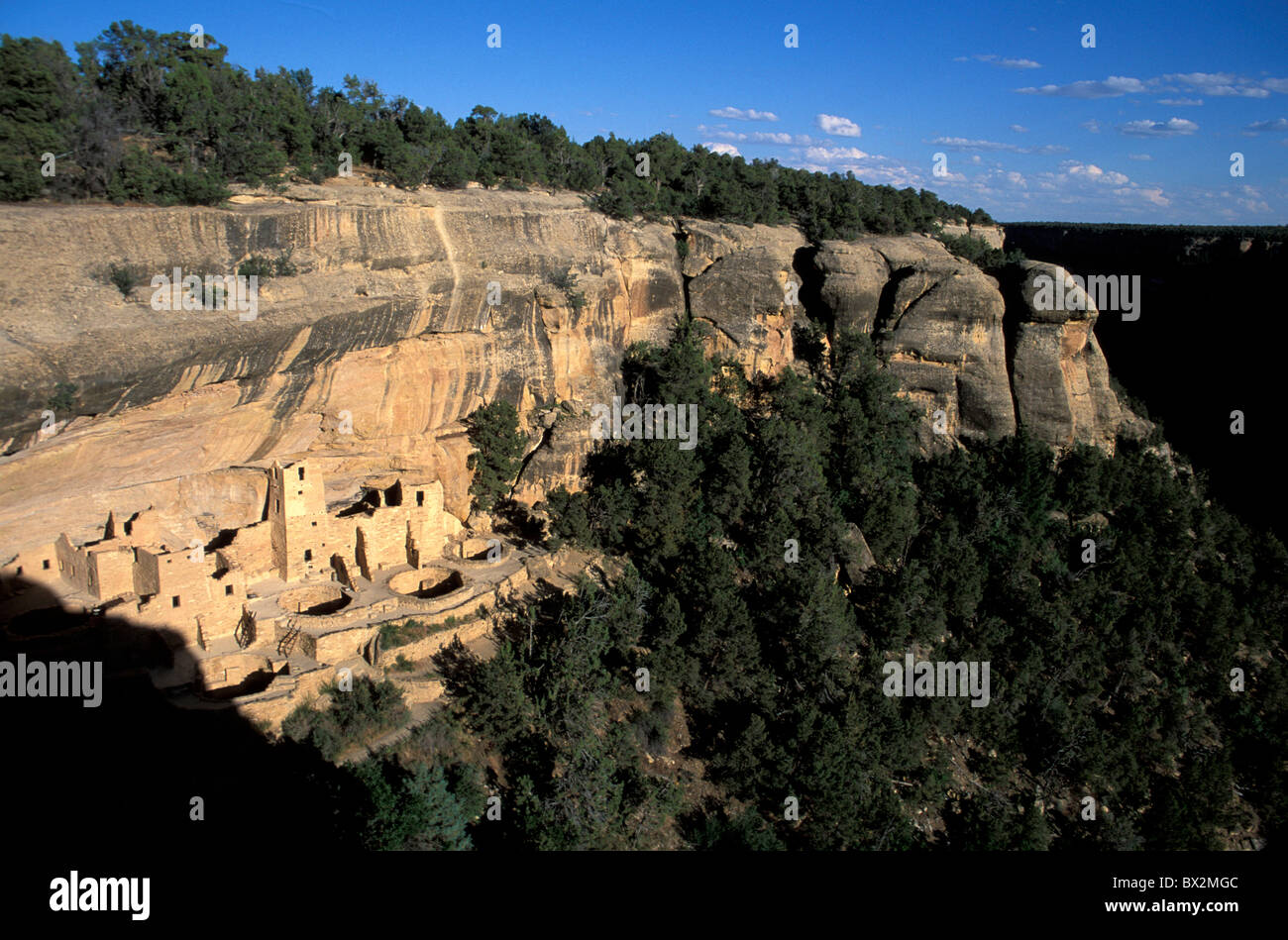 Native americans village hi-res stock photography and images - Alamy