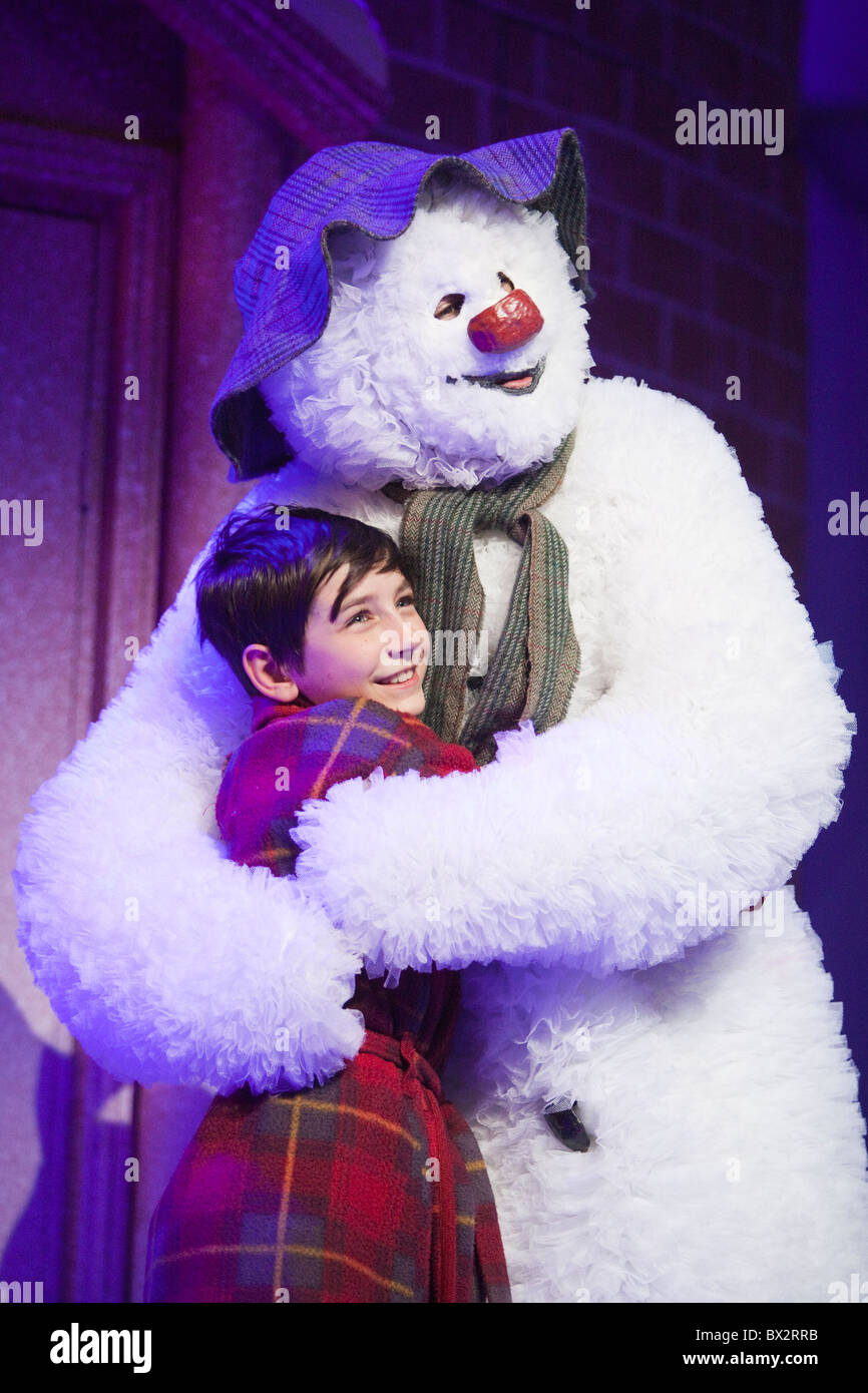 The Snowman, Peacock Theatre London, Birmingham Repertory Theatre ...