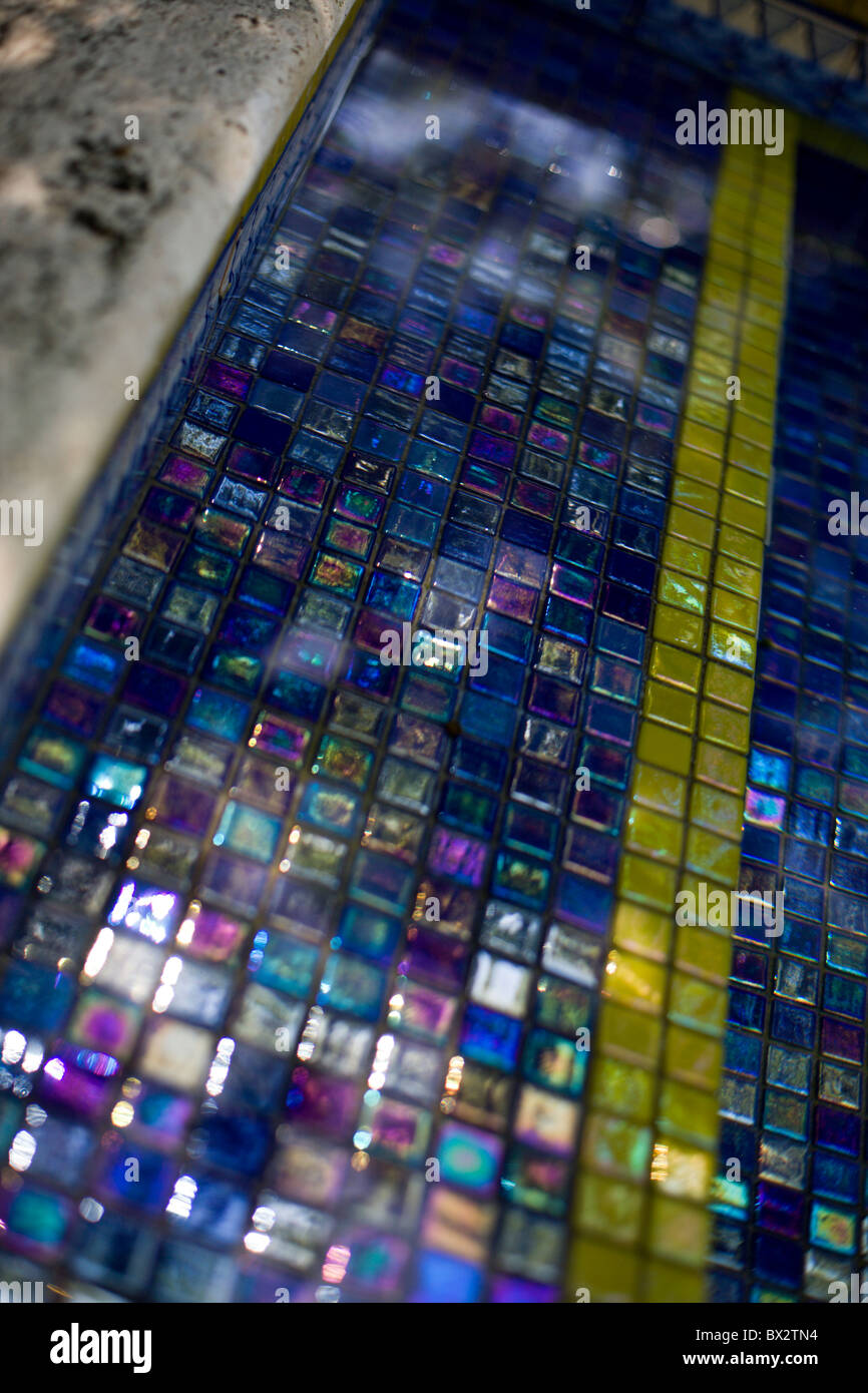 Detail pool tiles hi-res stock photography and images - Alamy