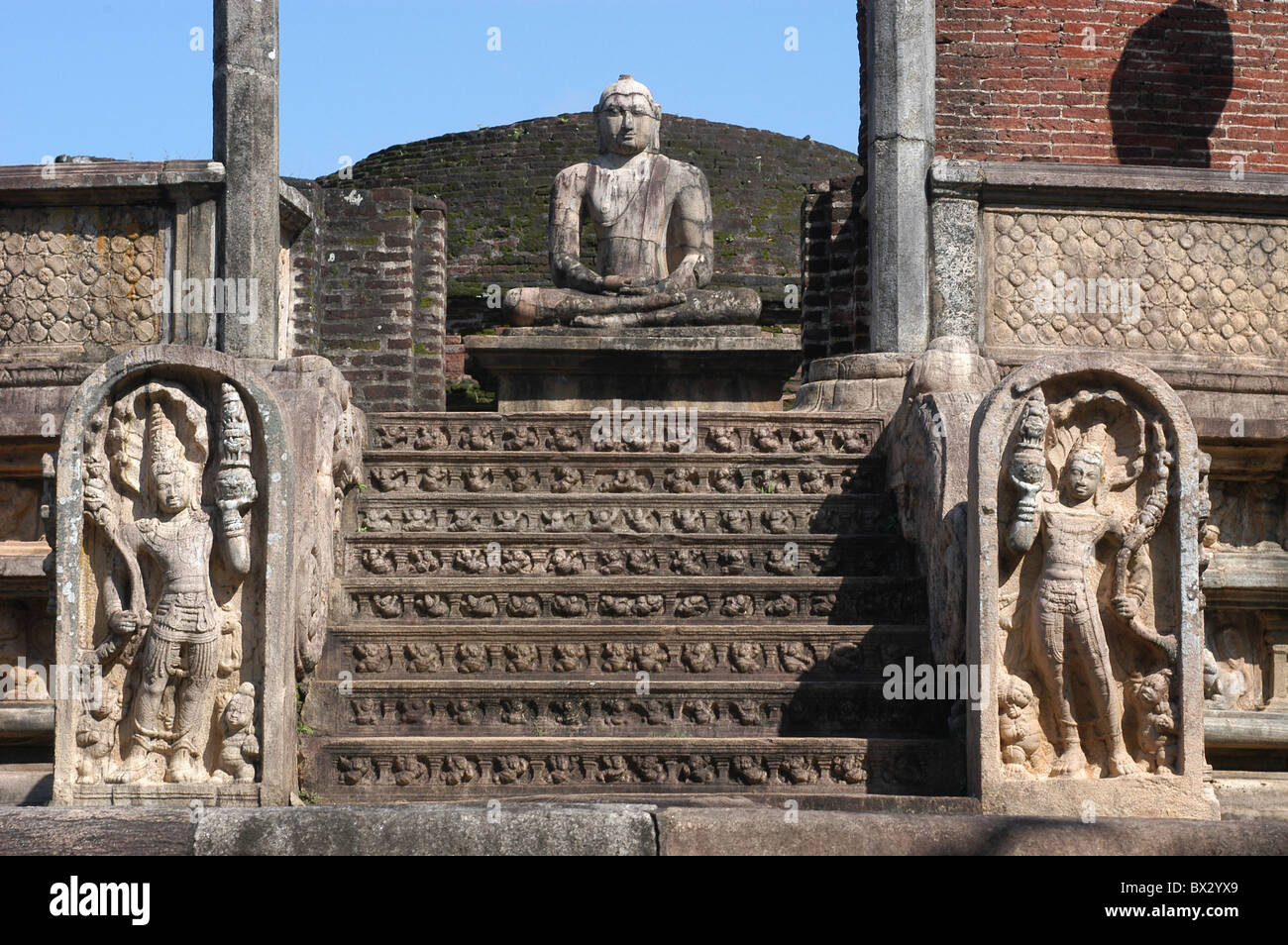 Round temple hi-res stock photography and images - Alamy