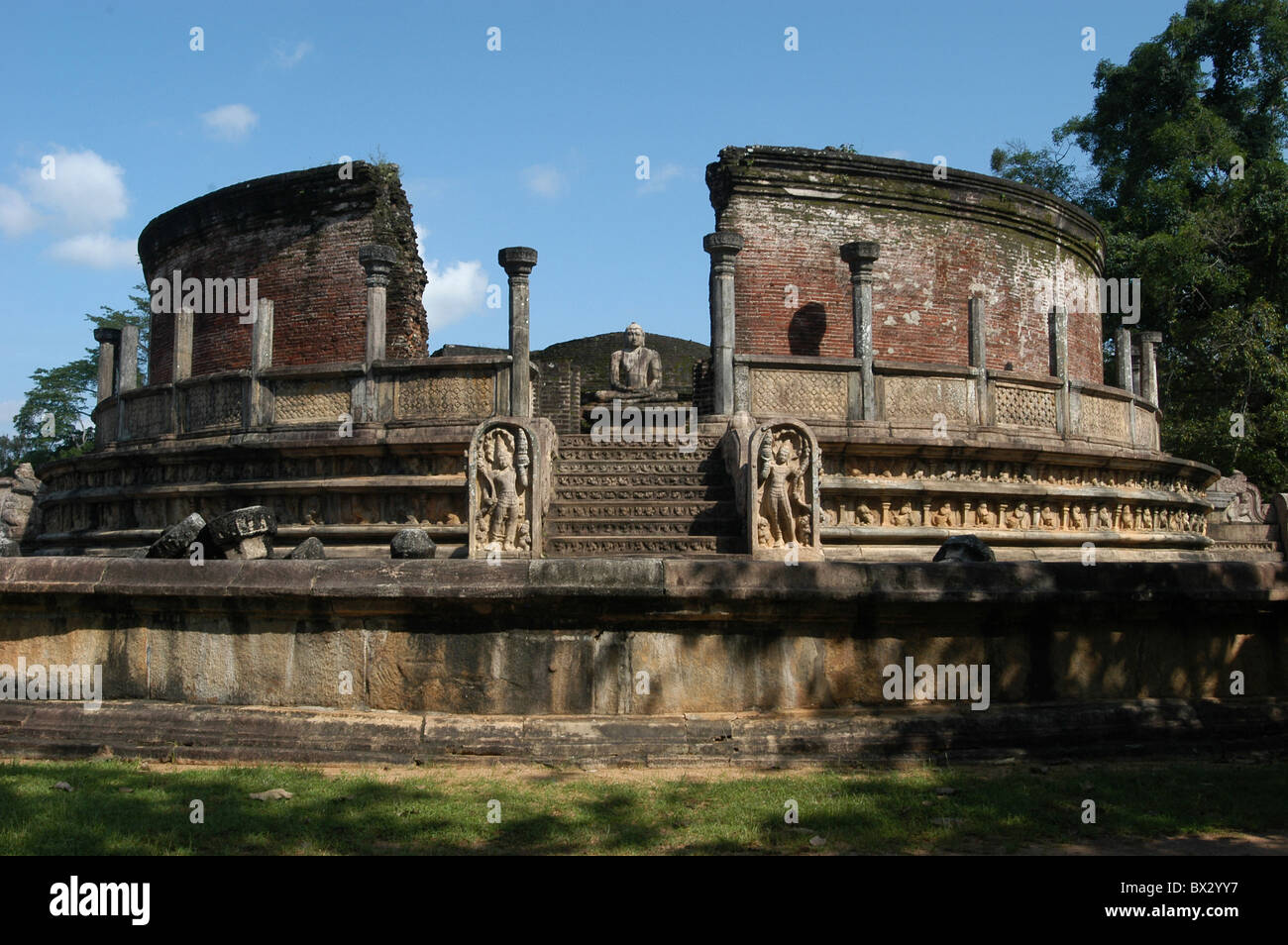 Round temple hi-res stock photography and images - Alamy