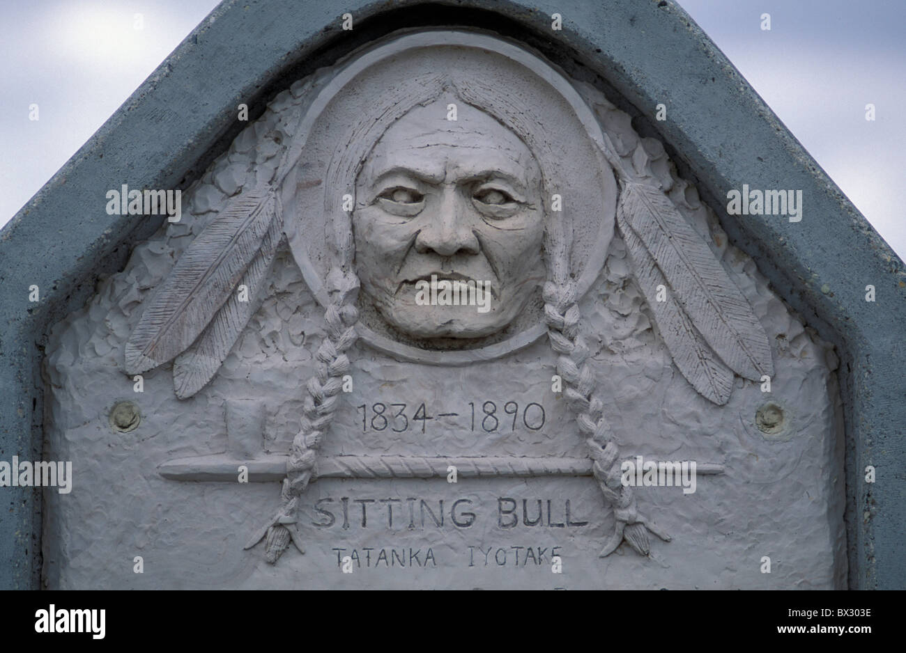 Sitting bull hi-res stock photography and images - Alamy