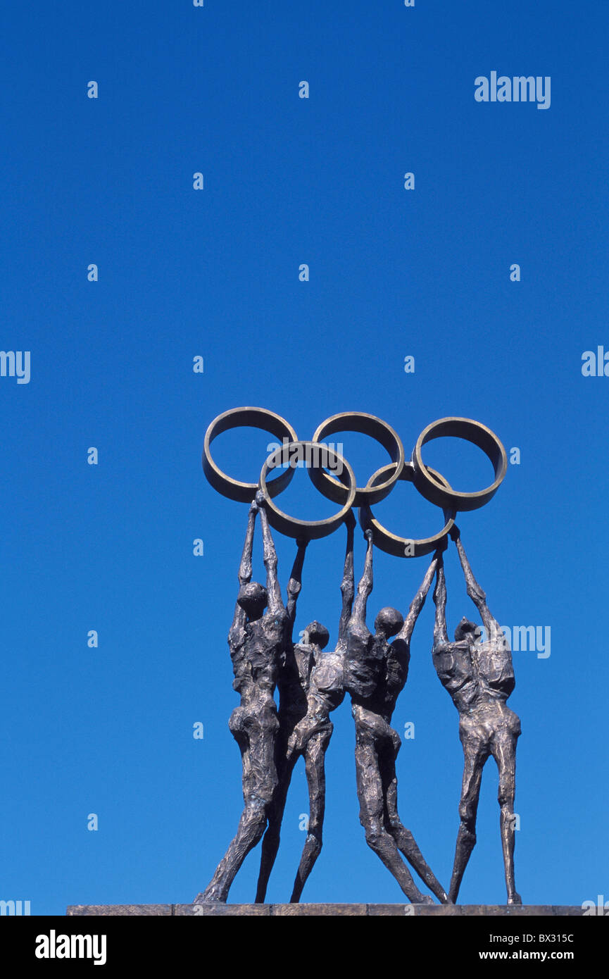 statue figures rings symbol plastic sculpture Olympia Olympic plays ...