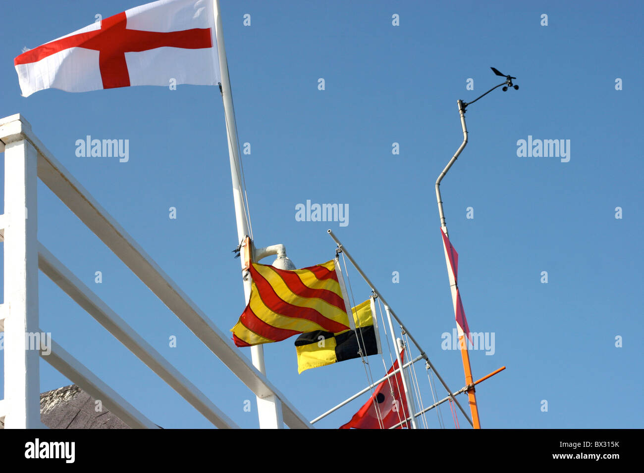 Tide flags hi-res stock photography and images - Alamy
