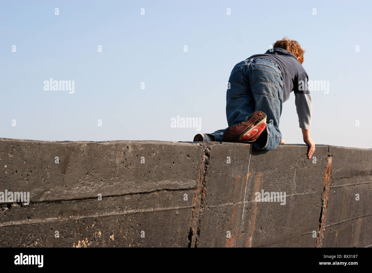 Crawling wall hi-res stock photography and images - Alamy