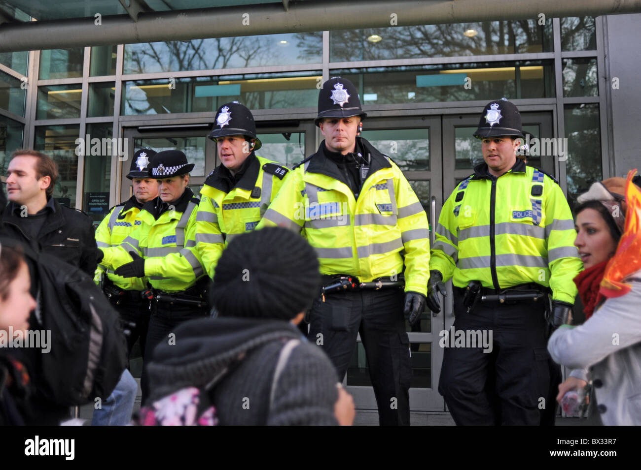 Uk british riot police uniform hi-res stock photography and images - Alamy