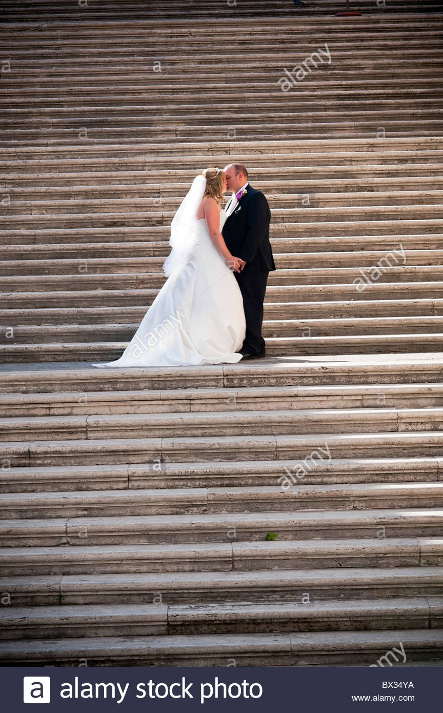 Wedding Couple Kissing On Stairs Stock Photos & Wedding Couple Kissing ...