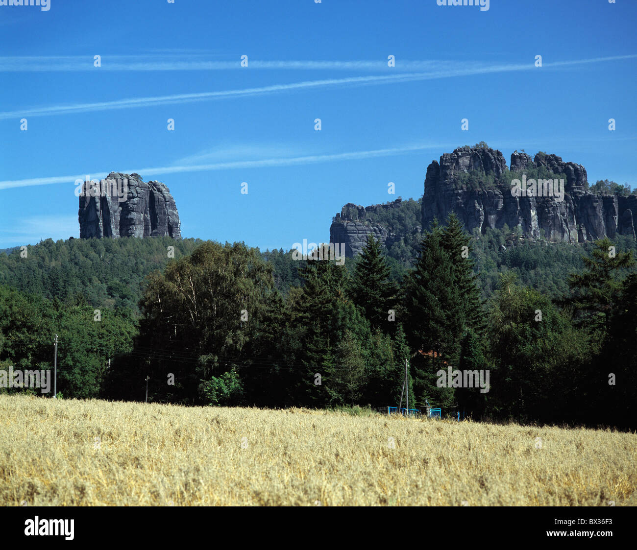 Cliff field hi-res stock photography and images - Alamy