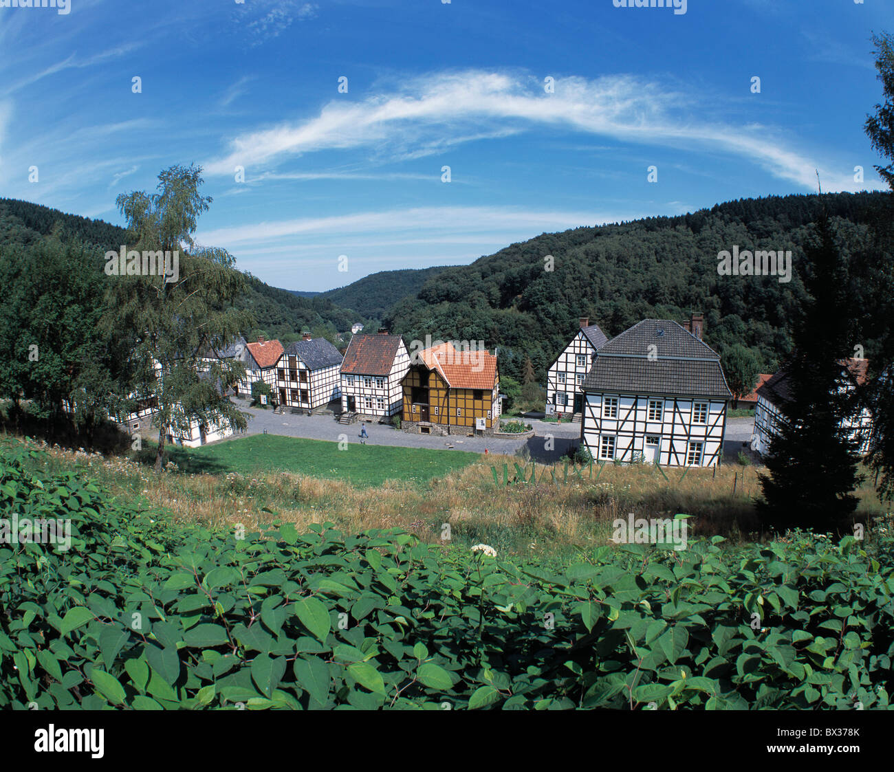 Factory houses hi-res stock photography and images - Alamy