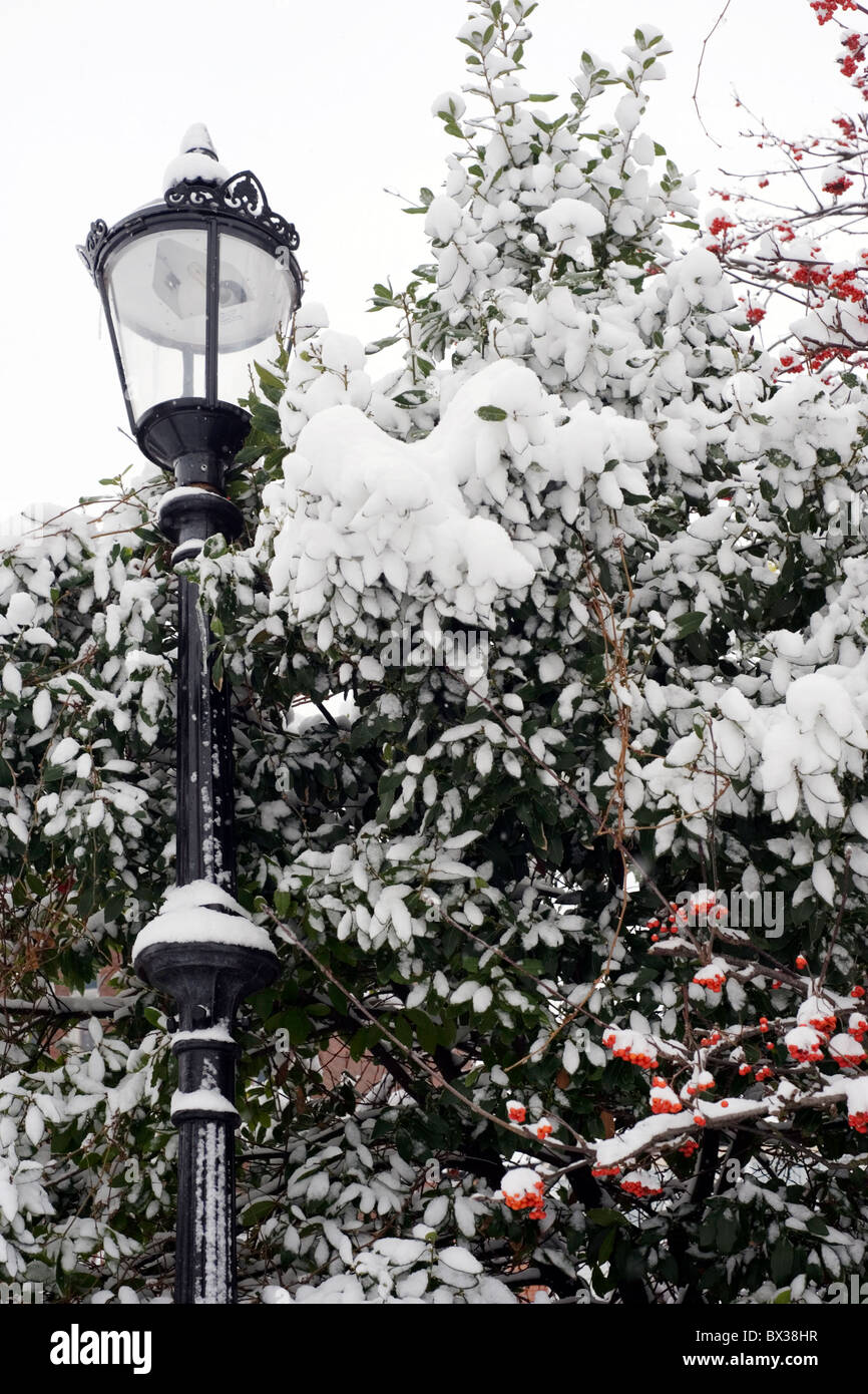 Lamp post snow hi-res stock photography and images - Alamy