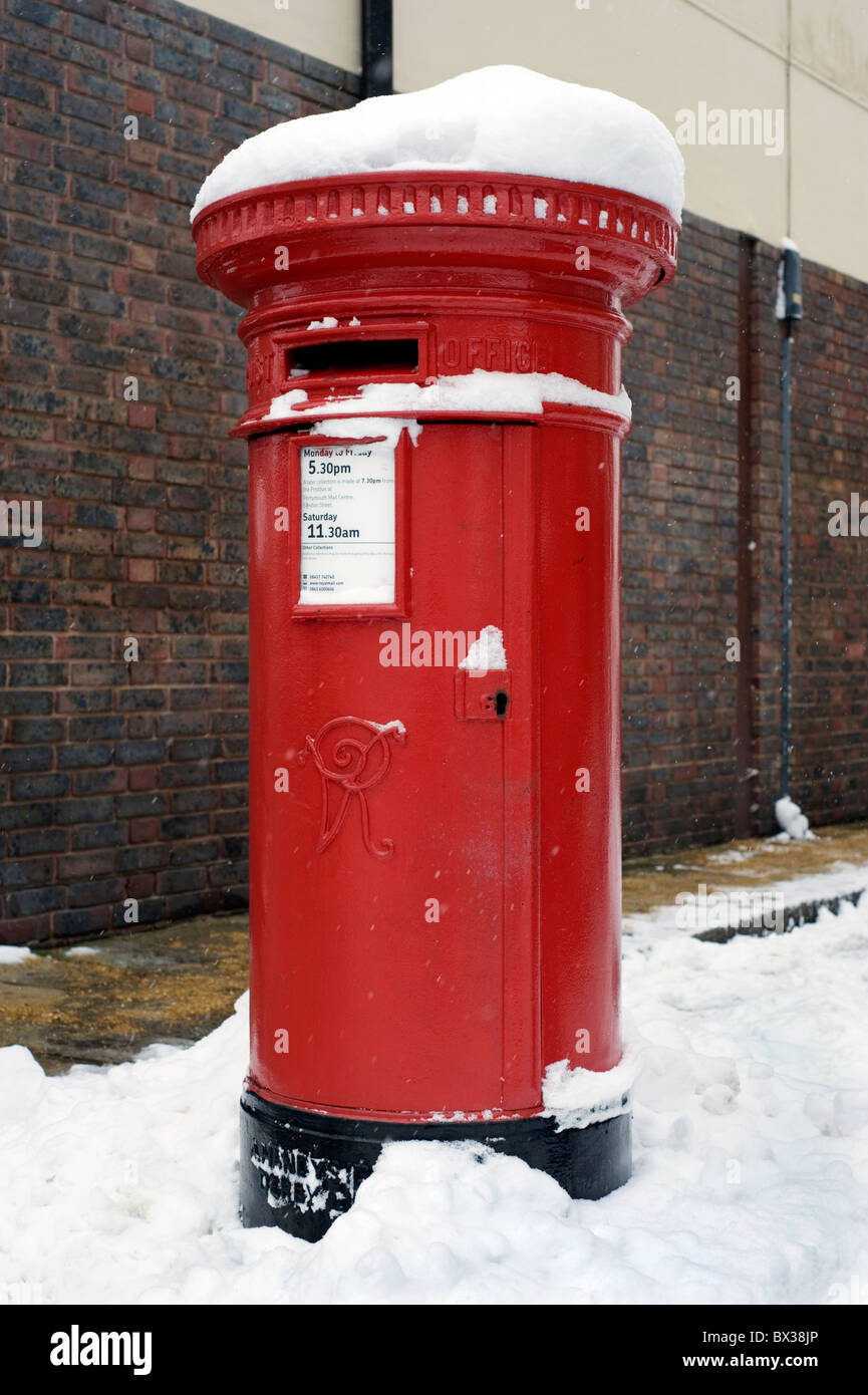 traditional red victorian post box under a blanket of fresh snow Stock ...