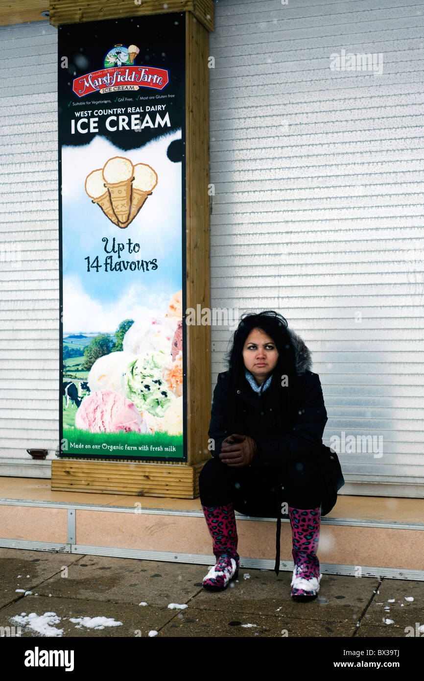 Ice cream parlour closed for winter hi-res stock photography and images ...