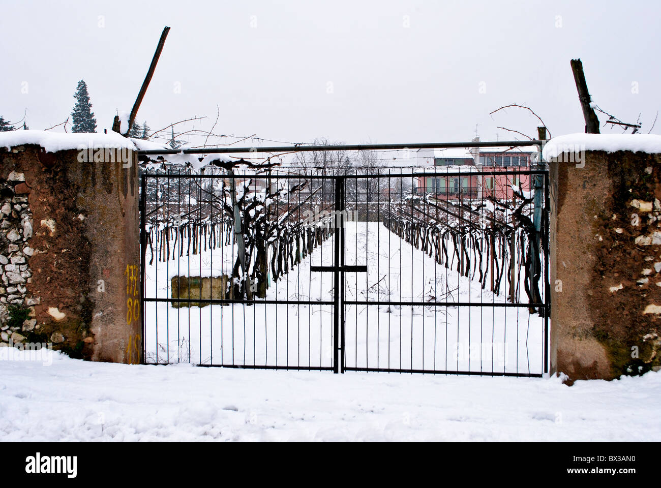 Victorian mansion snow hi-res stock photography and images - Alamy