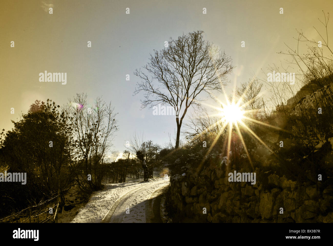 Sun on snowy mountain hi-res stock photography and images - Alamy