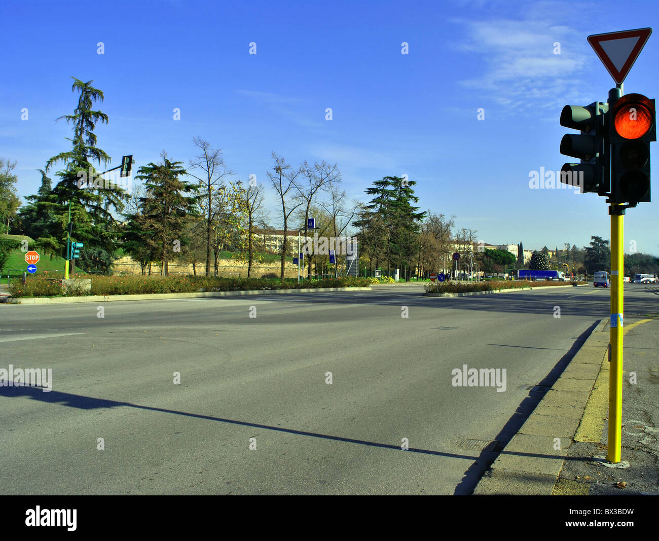 traffic light junction Automotive Stock Photo - Alamy