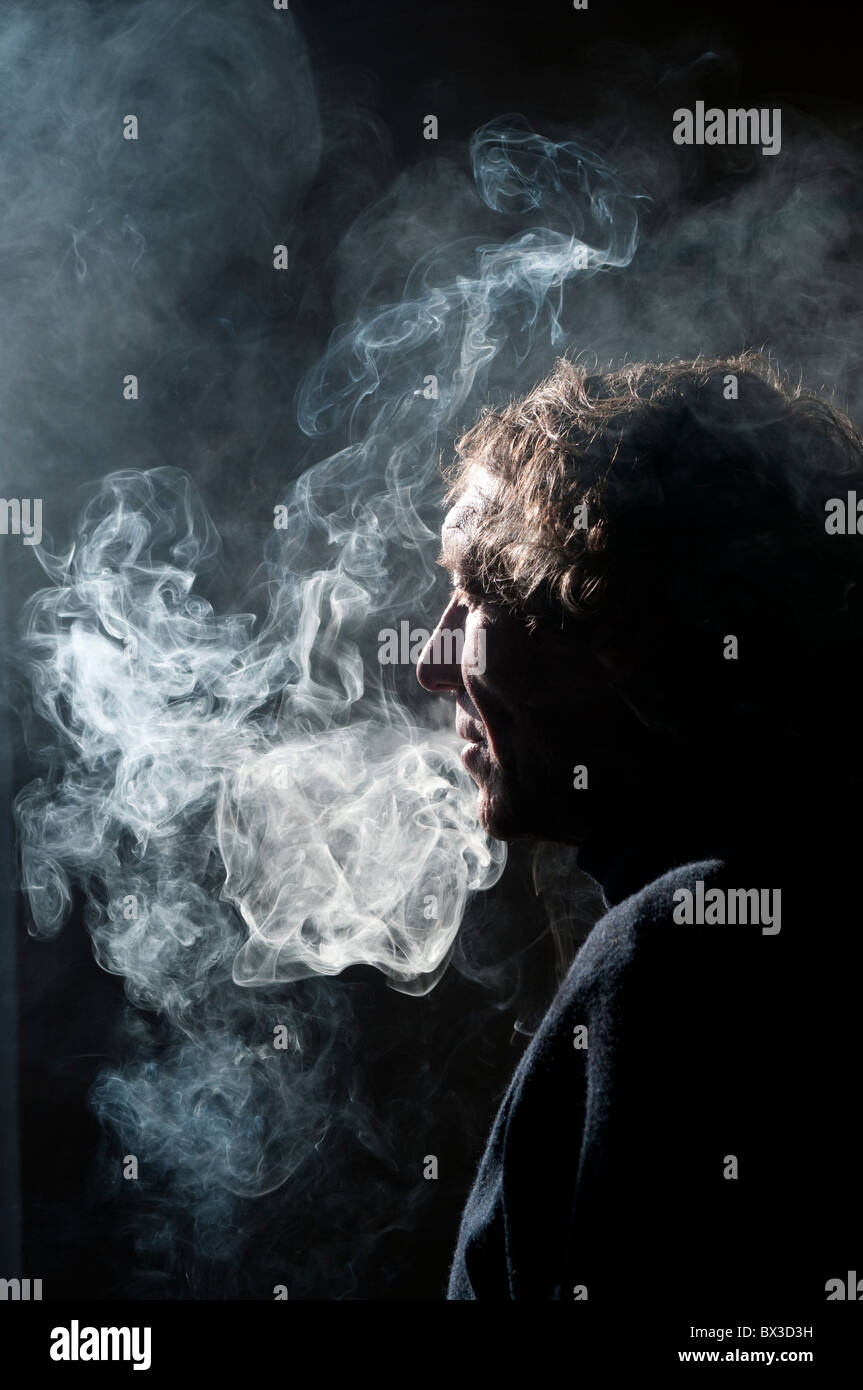 Low key smoking hi-res stock photography and images - Alamy