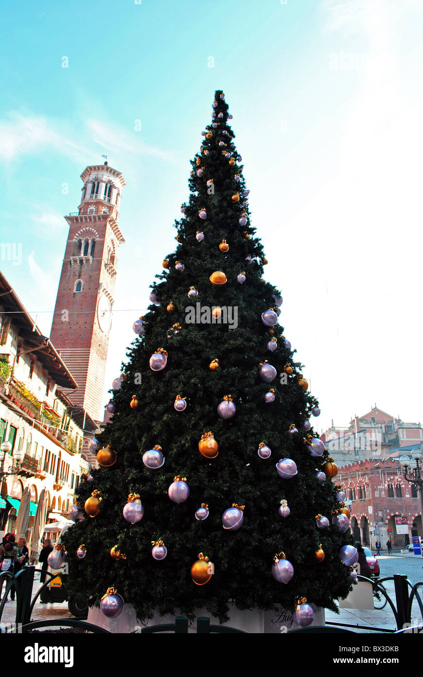 Cartoon christmas wreath new hi-res stock photography and images - Alamy