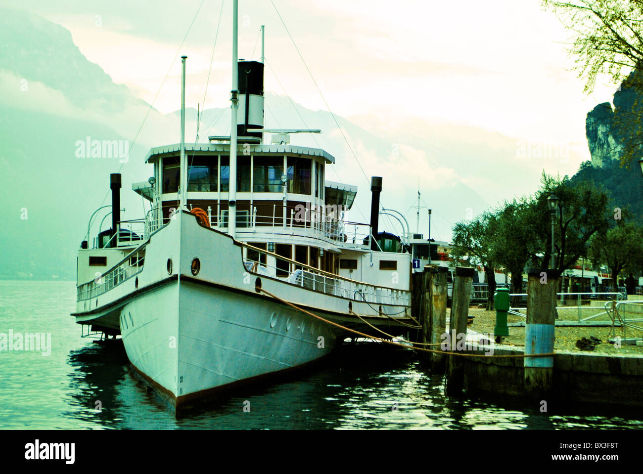ferry berth safety rope Lake Garda Stock Photo - Alamy