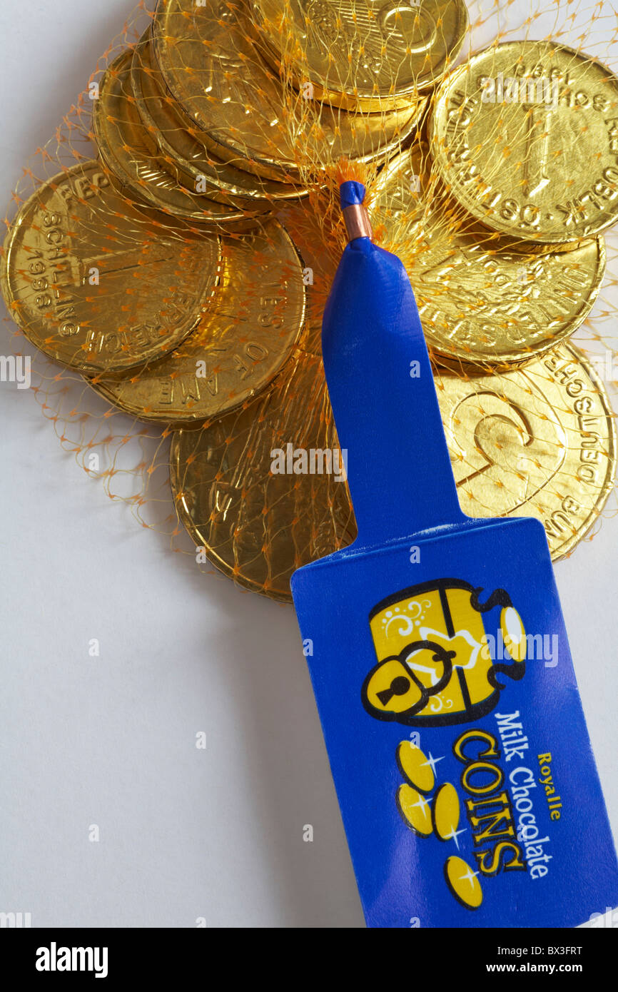 Royale milk chocolate gold coins hi-res stock photography and images ...