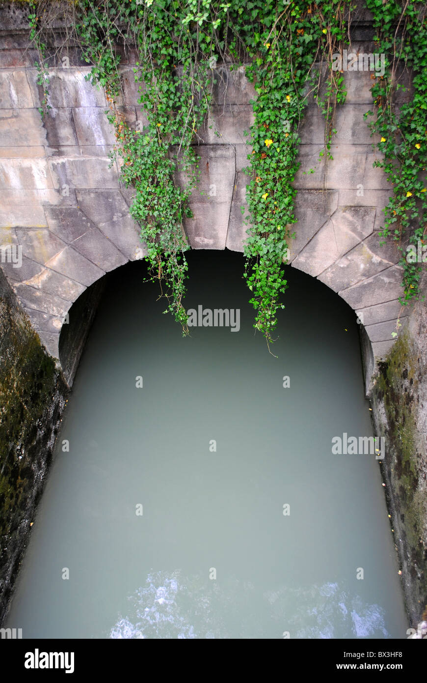 Bulkhead pond hi-res stock photography and images - Alamy