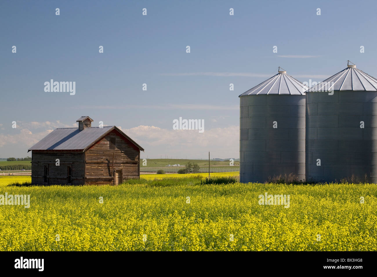 Old barn farm grain bin hi-res stock photography and images - Alamy