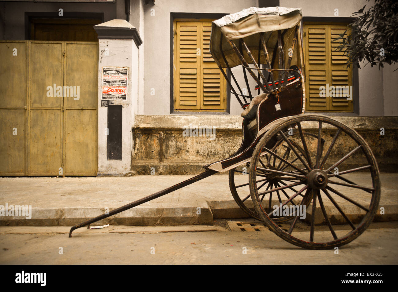A rickshaw parked by at the side of the road Stock Photo - Alamy