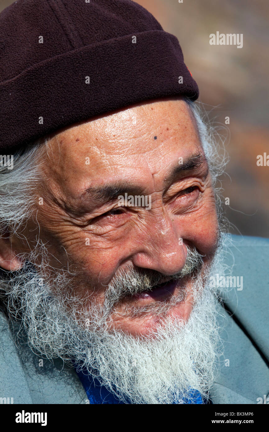 Portrait of elderly Inuit man from Uummannaq, North-Greenland ...