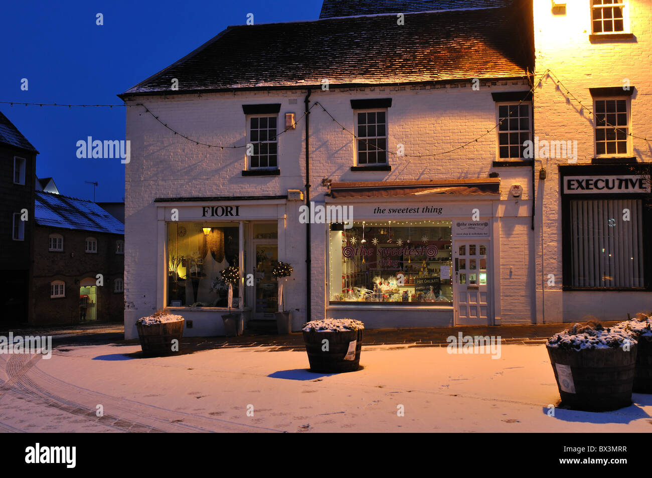Warwick town shops hi-res stock photography and images - Alamy
