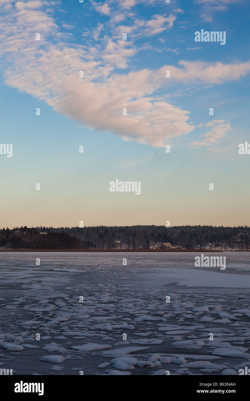 Icy lake in front of tranholmen and lidingö taken from djurgården Stock ...