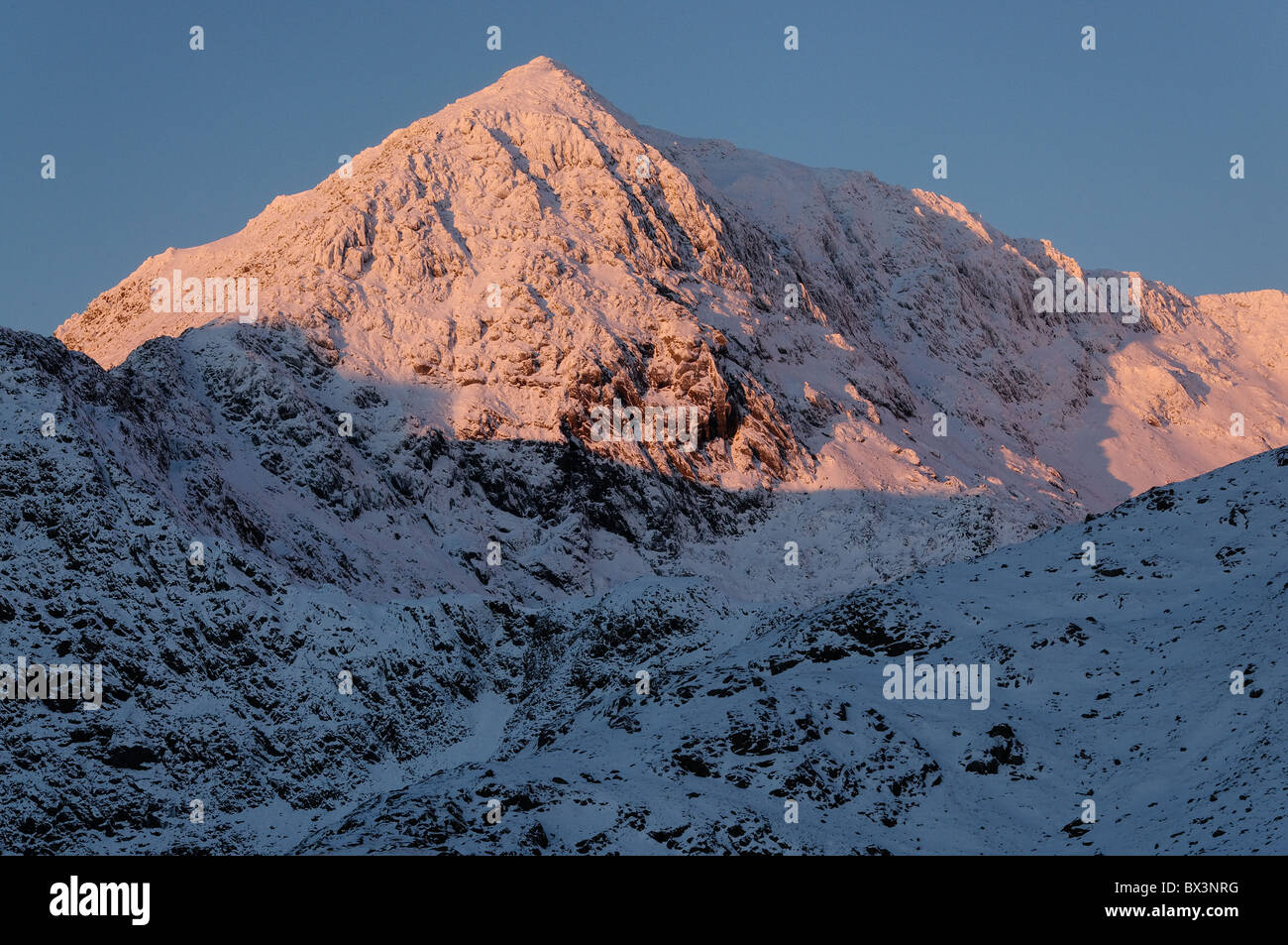Snowdon at sunrise in winter Stock Photo - Alamy
