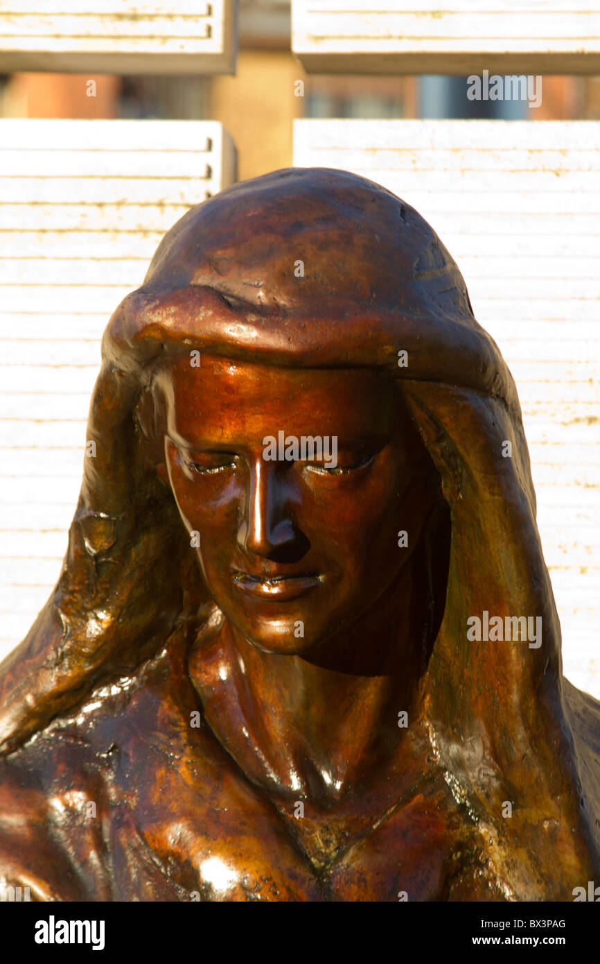 Ancient mother mary statue hi-res stock photography and images - Alamy