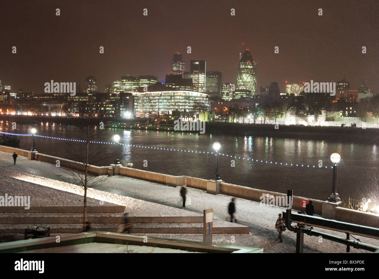 London bridge snow night hi-res stock photography and images - Alamy