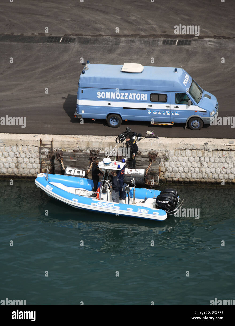 Diver police hi-res stock photography and images - Alamy