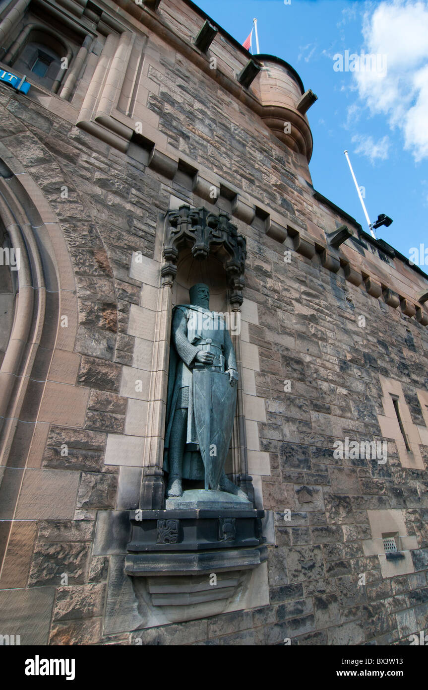 William Wallace sculpture at Edinburgh castle gate house Stock Photo ...