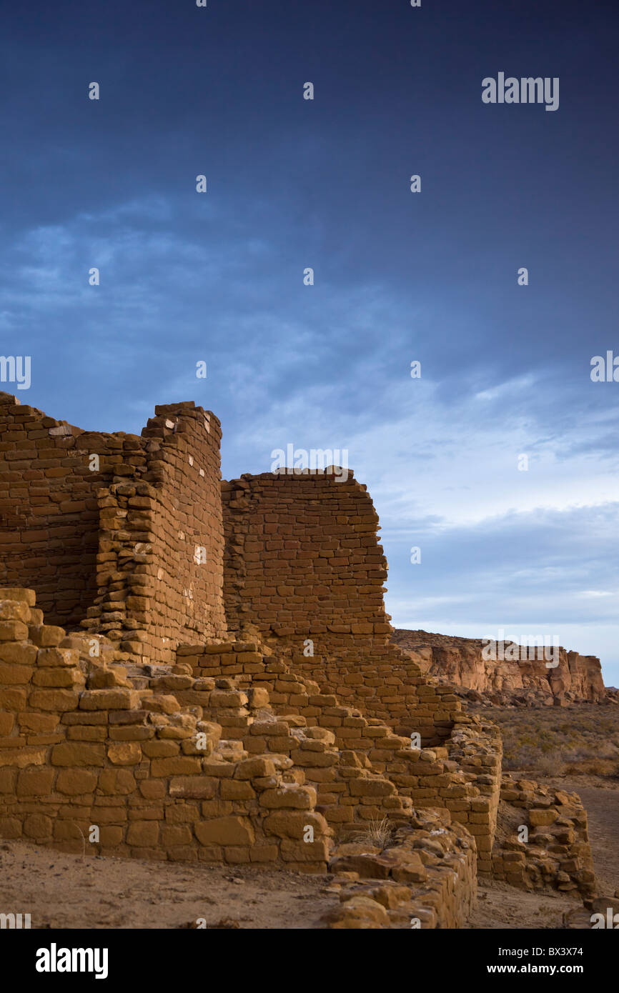Dusk at the ruins of Anasazi Great House Kin Kletso at The Chaco ...