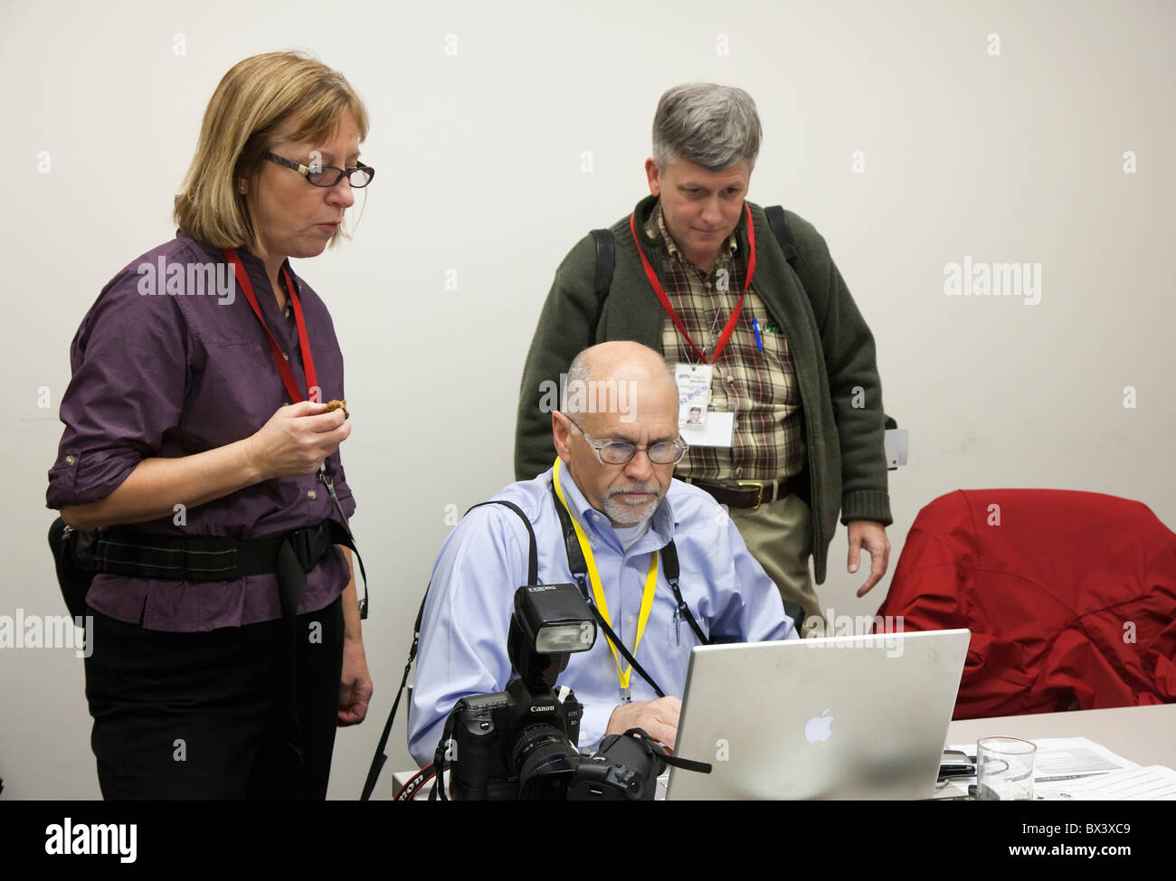 News photographers hi-res stock photography and images - Alamy
