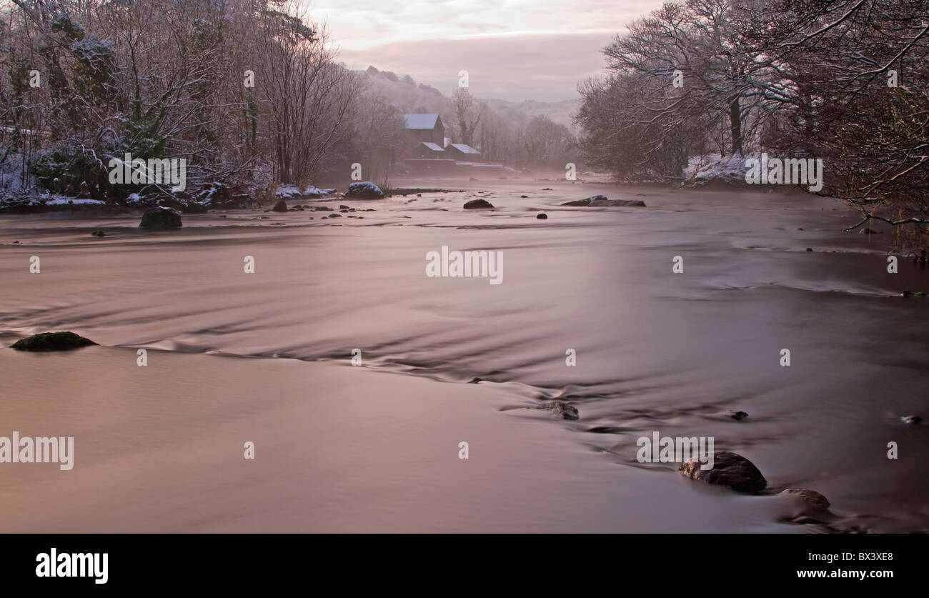 Leven river bridge hi-res stock photography and images - Alamy