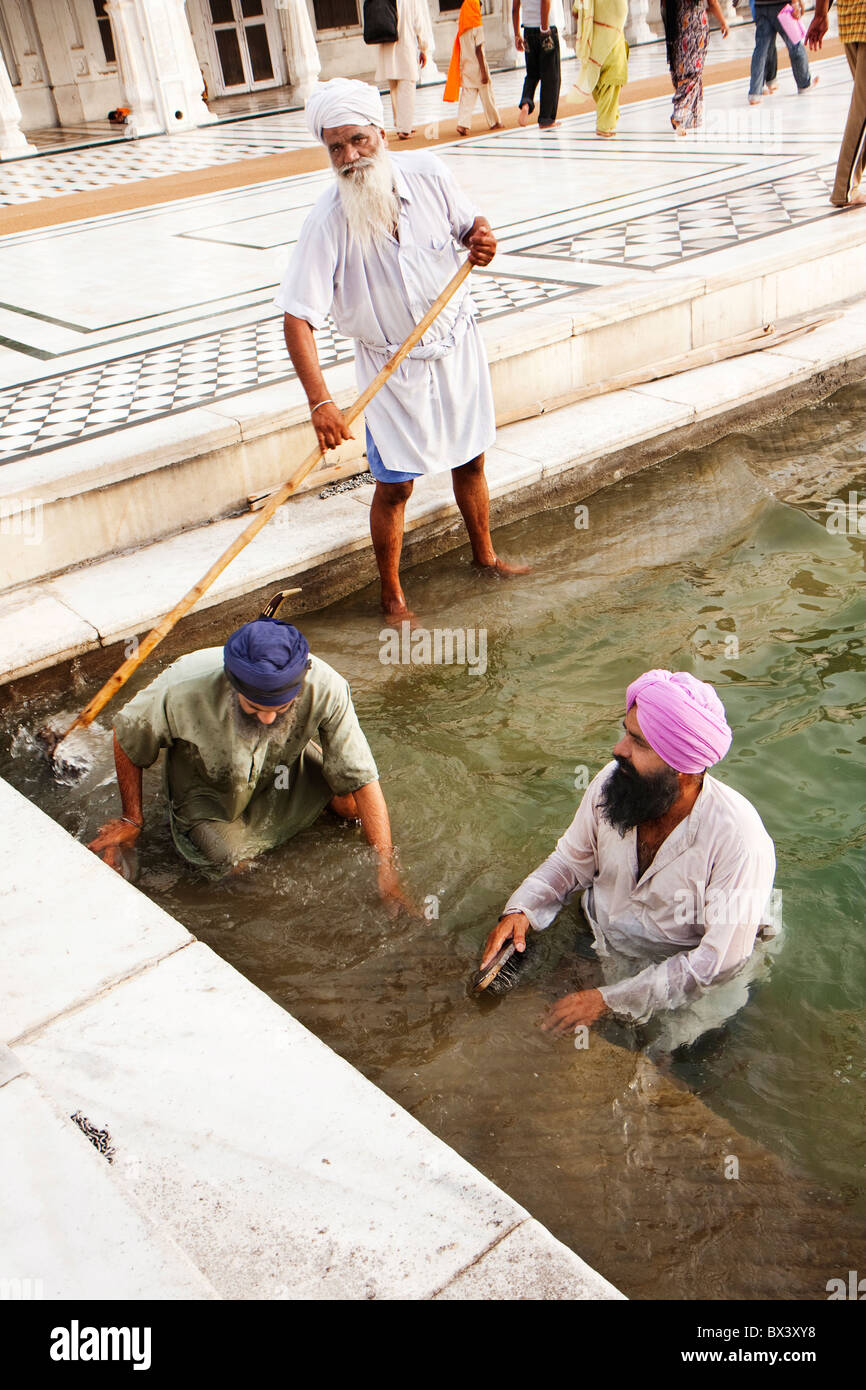 Indian sikh cleaning golden temple hi-res stock photography and images ...