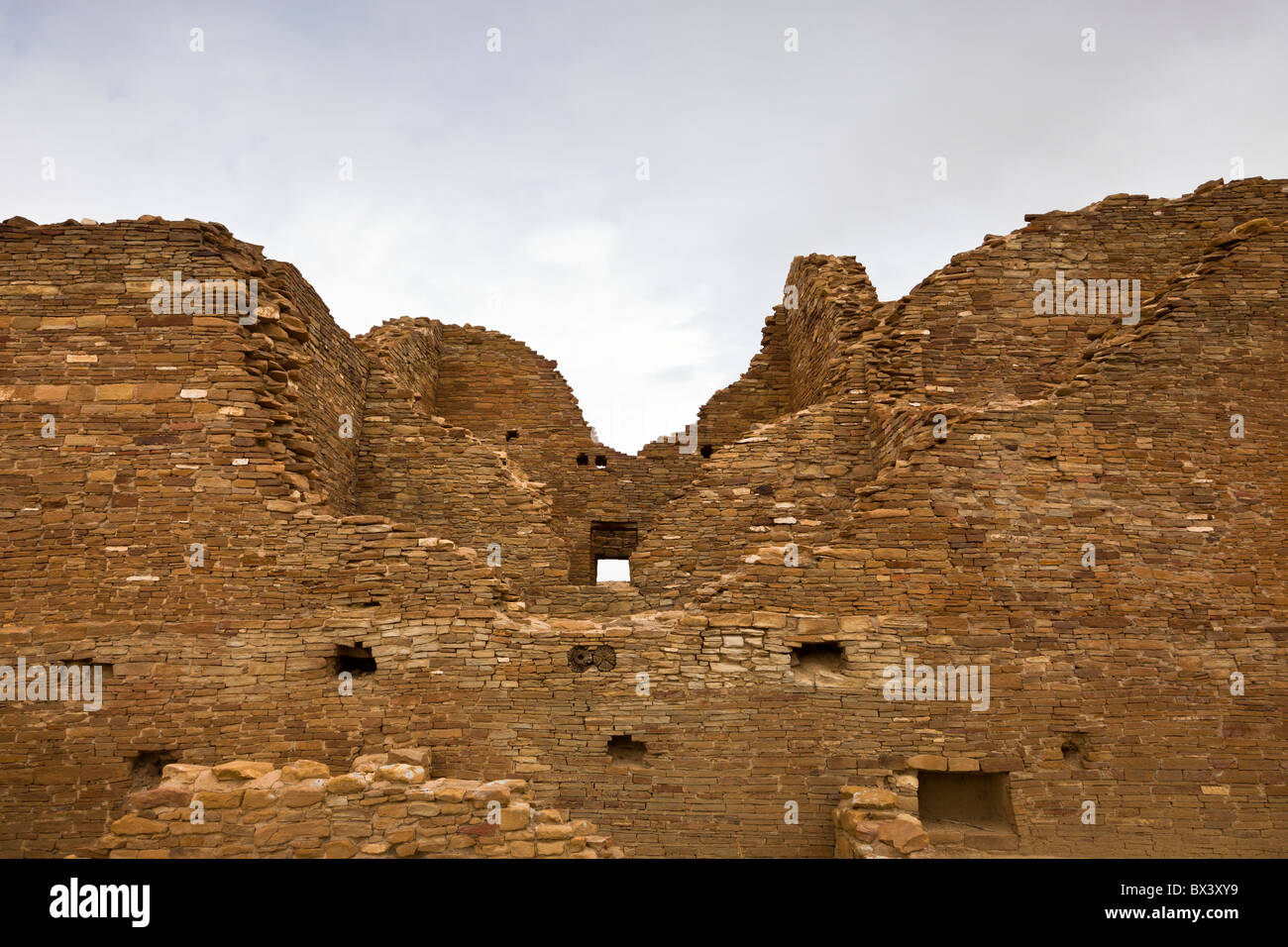 Great House walls at Pueblo Del Arroyo, Chaco Culture National Historic ...