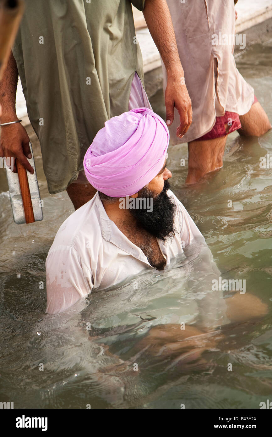 Indian sikh cleaning golden temple hi-res stock photography and images ...