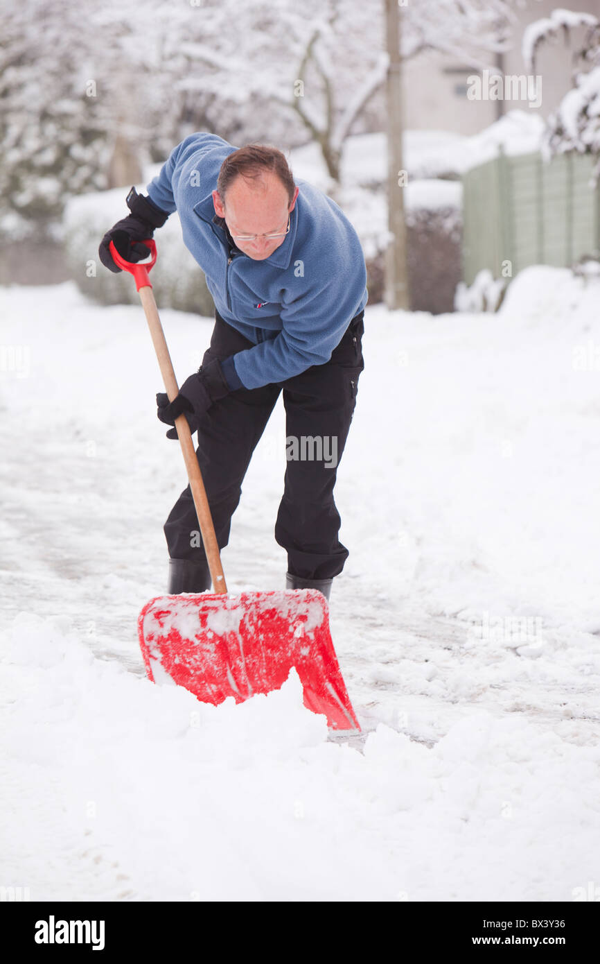 Shovelling snow road hi-res stock photography and images - Alamy