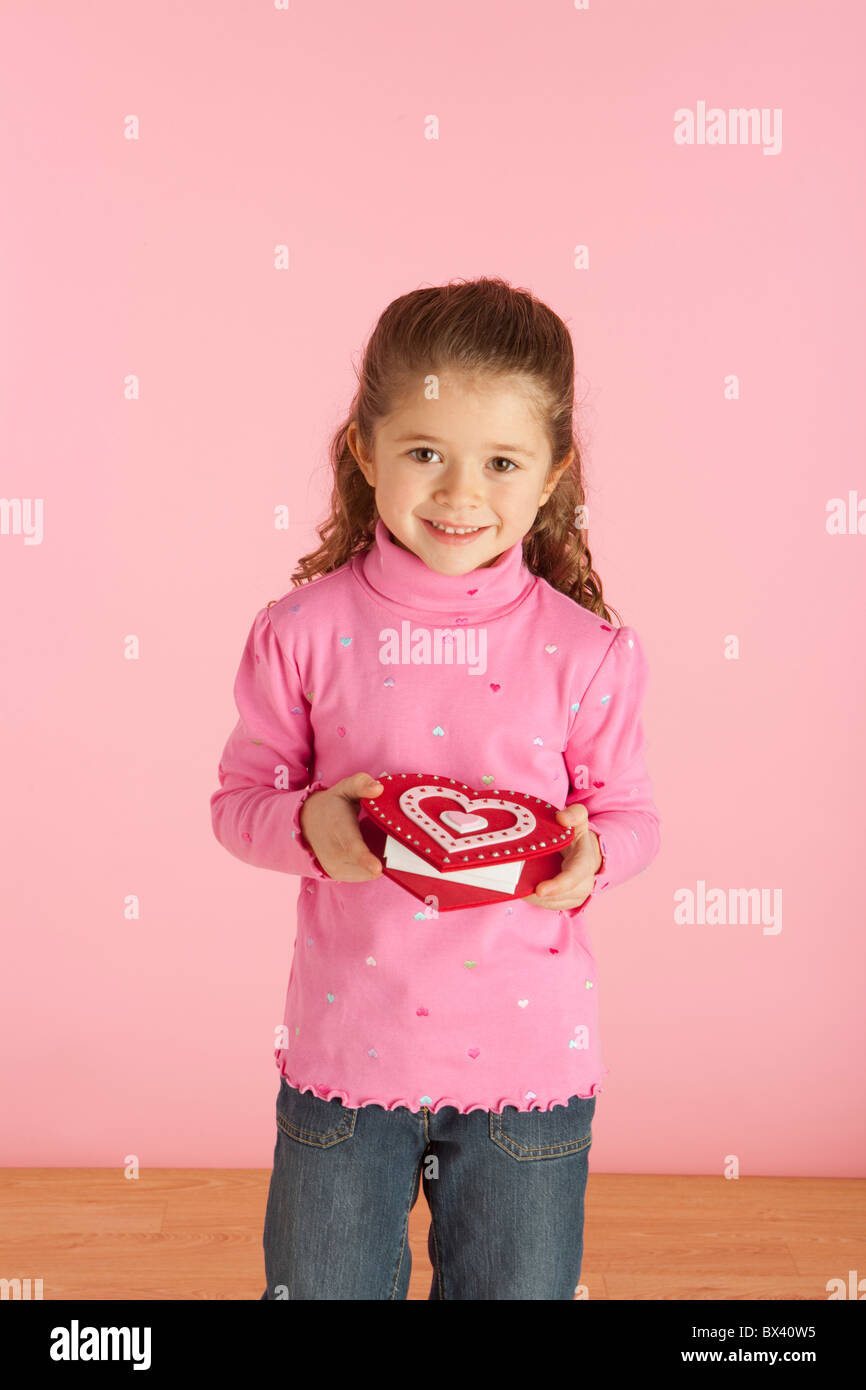 Gift box symbols hi-res stock photography and images - Alamy