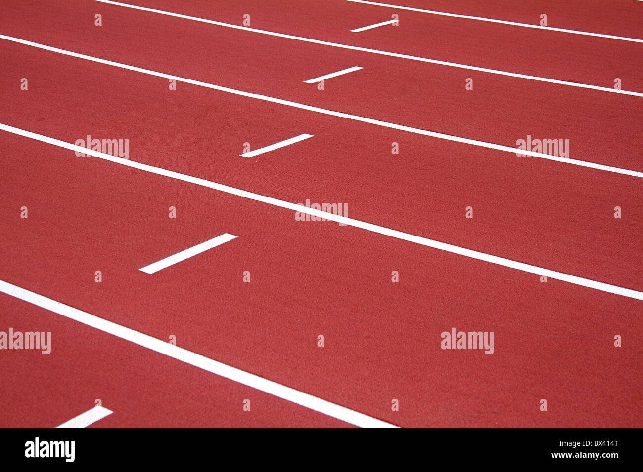 Red synthetic running track hi-res stock photography and images - Alamy