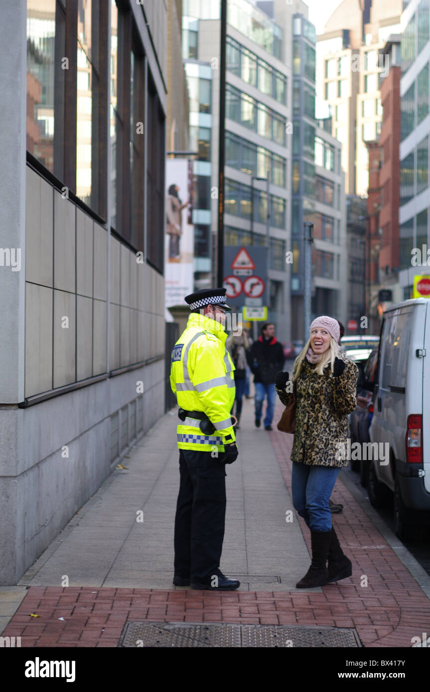 Woman talking to policeman hi-res stock photography and images - Alamy