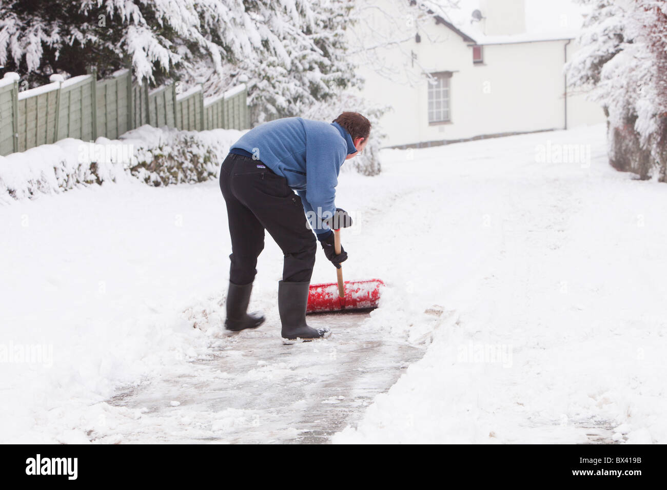 Shovelling snow road hi-res stock photography and images - Alamy