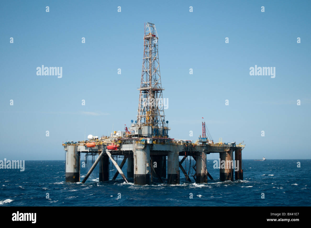 Offshore drilling rig hi-res stock photography and images - Alamy