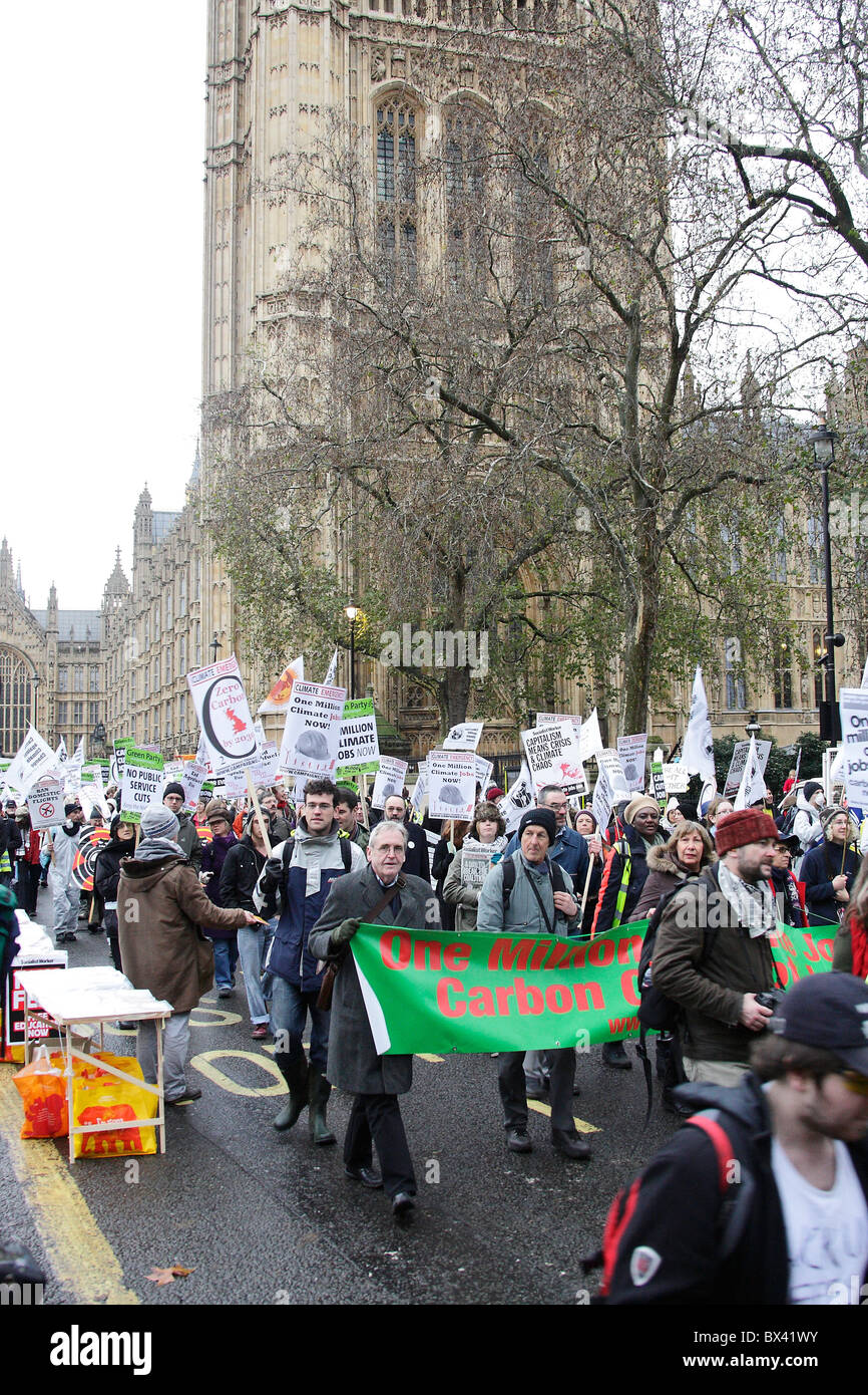 Climate change protesters march on parliament Stock Photo - Alamy